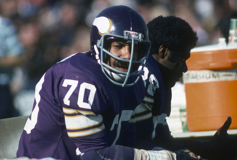 NFL: 10 Players Who Should Be In The Hall Of Fame But Aren’t - DrRoto.com